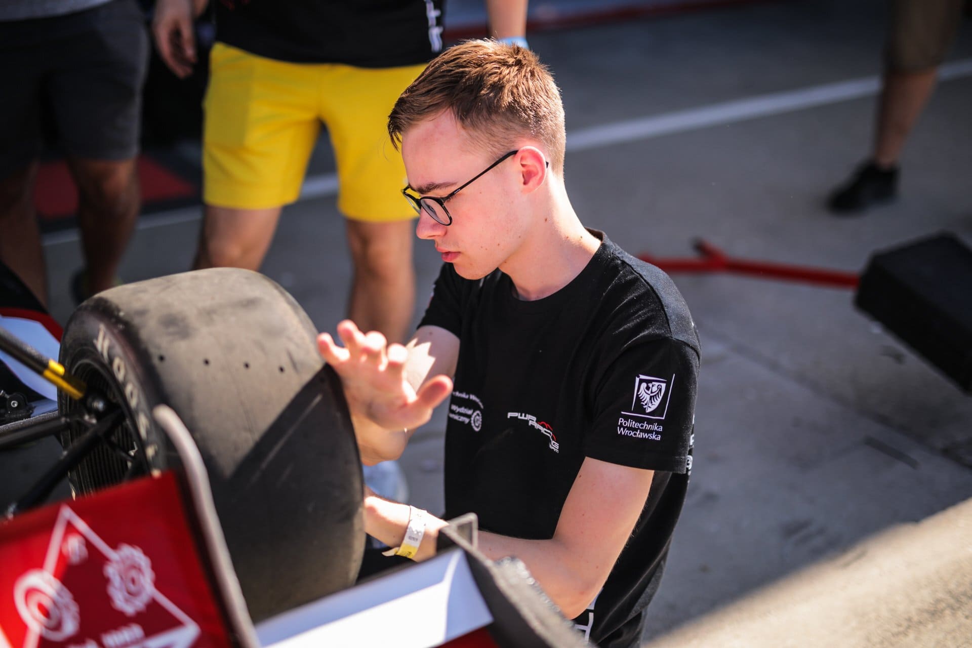 Pierwszy w historii PWr w pełni autonomiczny i elektryczny bolid bierze ...