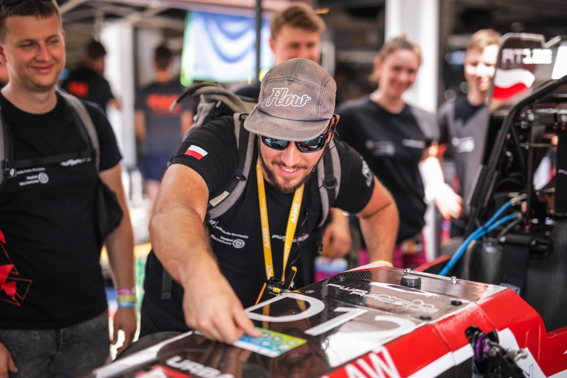 Pierwszy w historii PWr w pełni autonomiczny i elektryczny bolid bierz ...