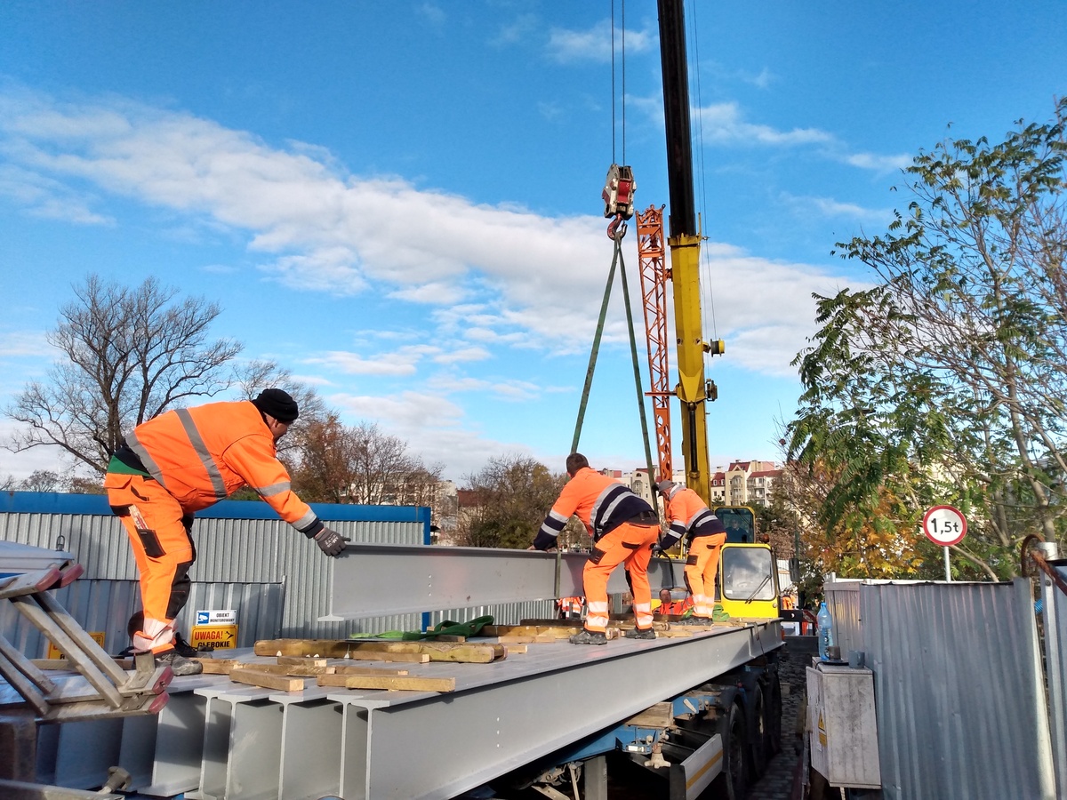 Kończy się remont mostu św. Klary. Od dwustu lat łączy on wyspę Słodową ...