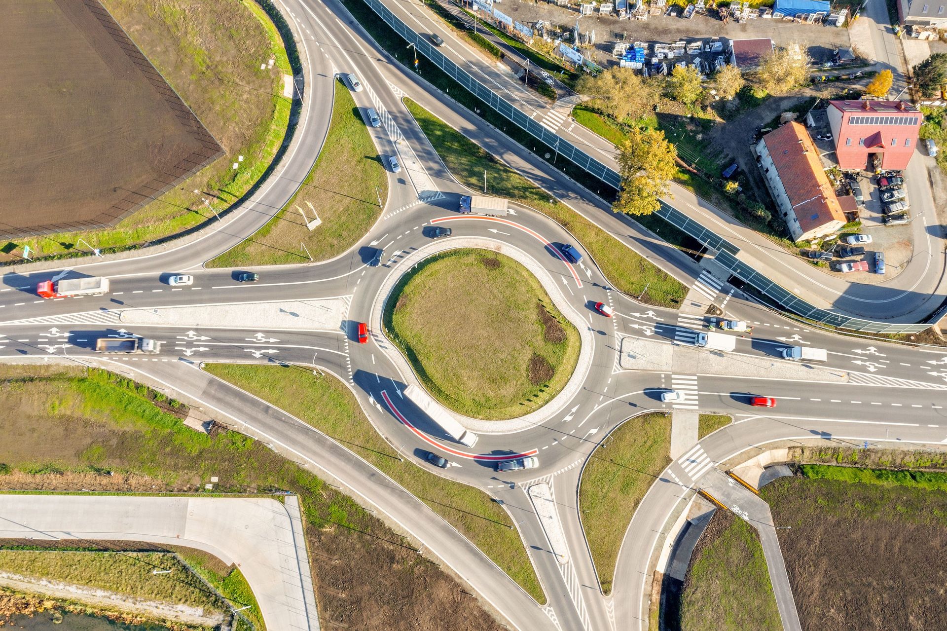 Nowe rondo turbinowe na drodze krajowej numer 8 w Magnicach w gminie Kobierzyce jest przejezdne ...