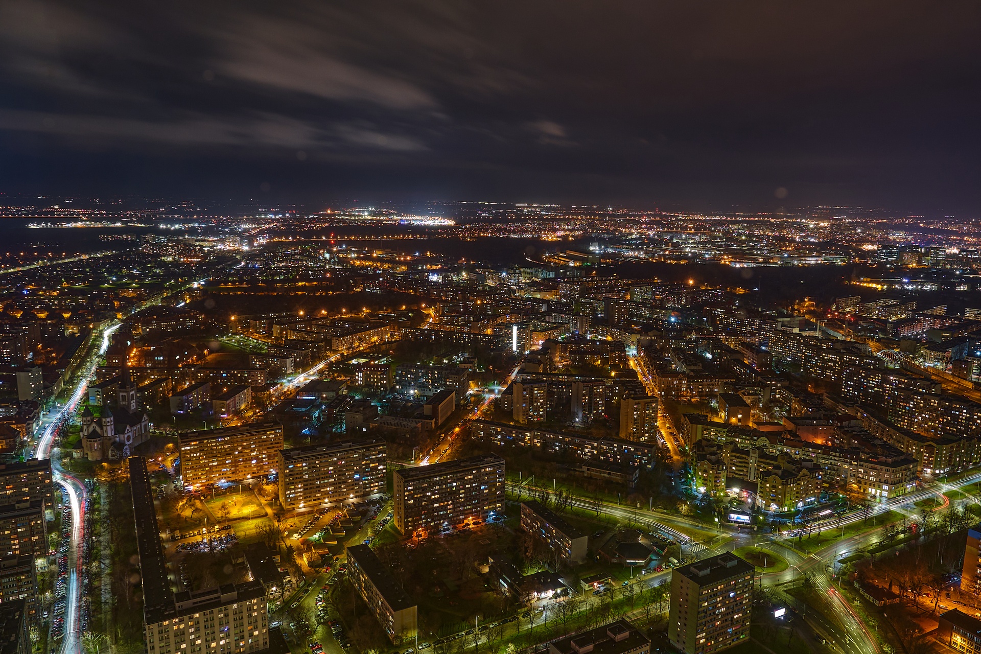 Zjawiskowy Wrocław nocą! Zobaczcie niesamowite zdjęcia ze szczytu Sky Tower