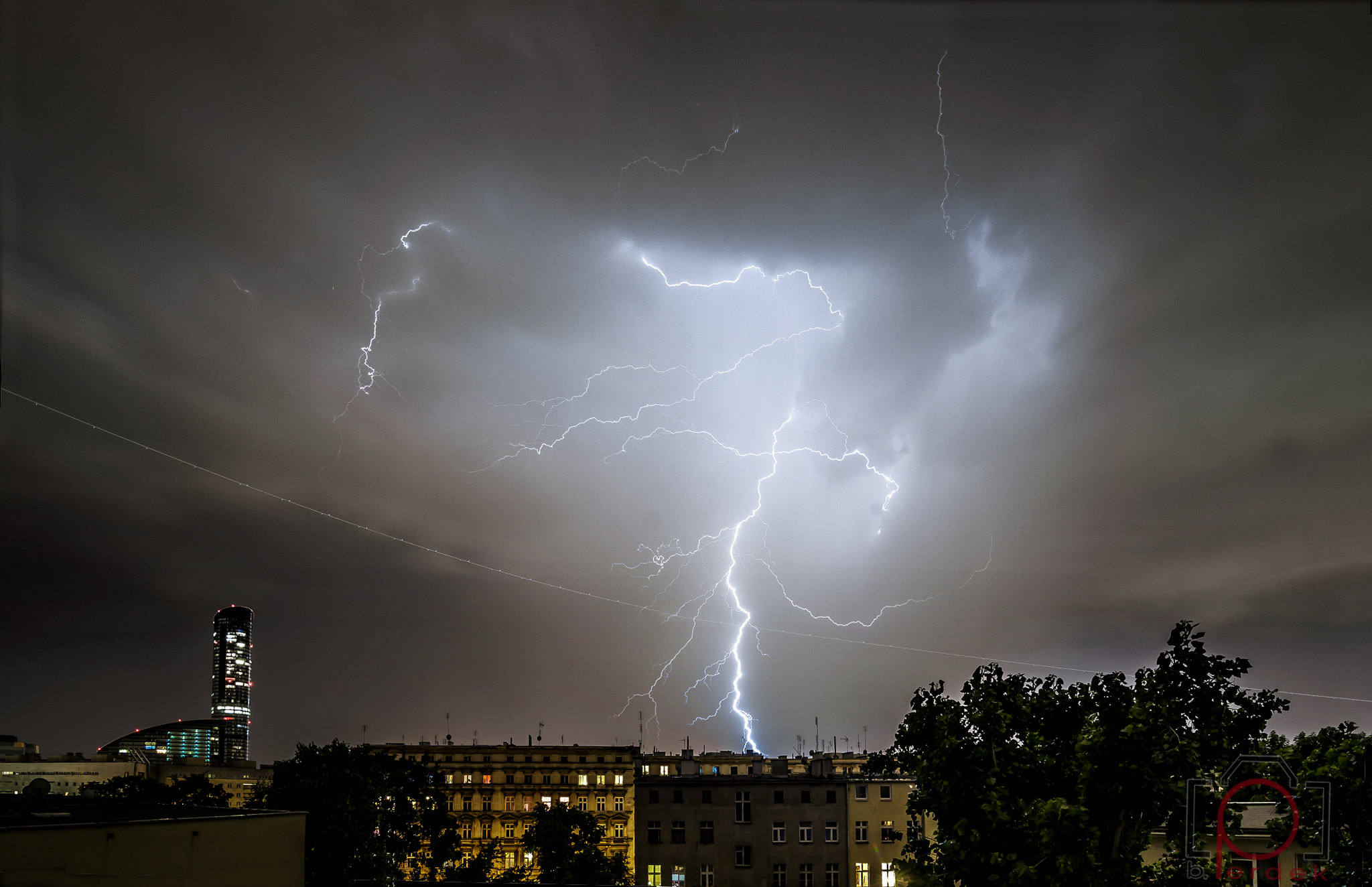 Słyszeliście w nocy ten grzmot? Z wtorku 31 stycznia na środę 1 lutego nad Wrocławiem przeszła ...