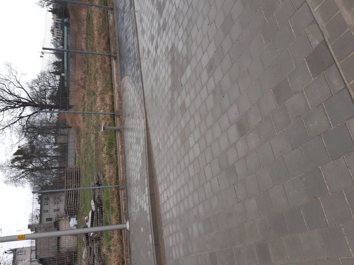 Budowa nawierzchni docelowej wraz z odwodnieniem i oświetleniem w ul. Wieruszowskiej na odcinku ...