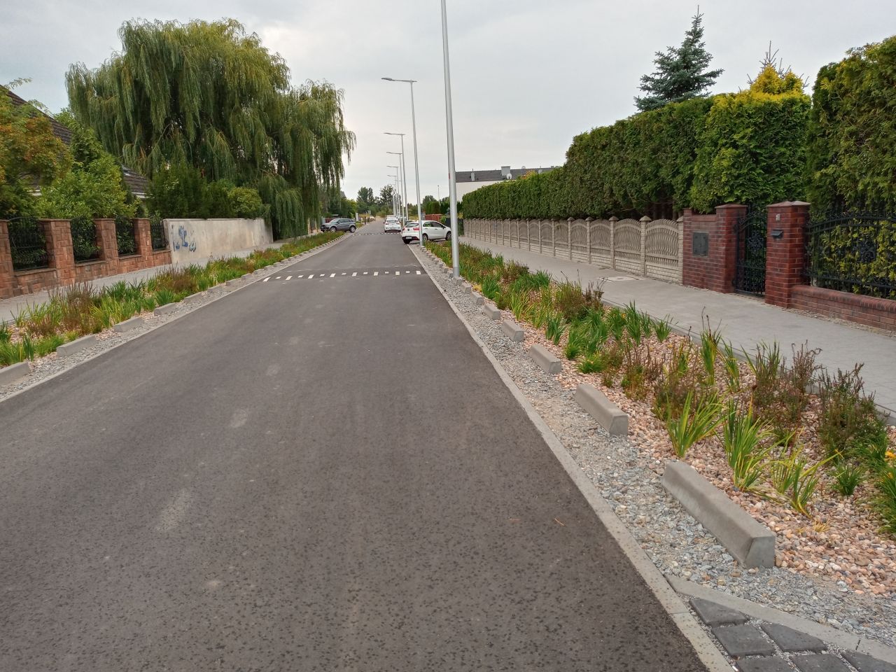 Budowa nawierzchni docelowej wraz z odwodnieniem i oświetleniem w ul. Marii Wittek na odcinku od ...