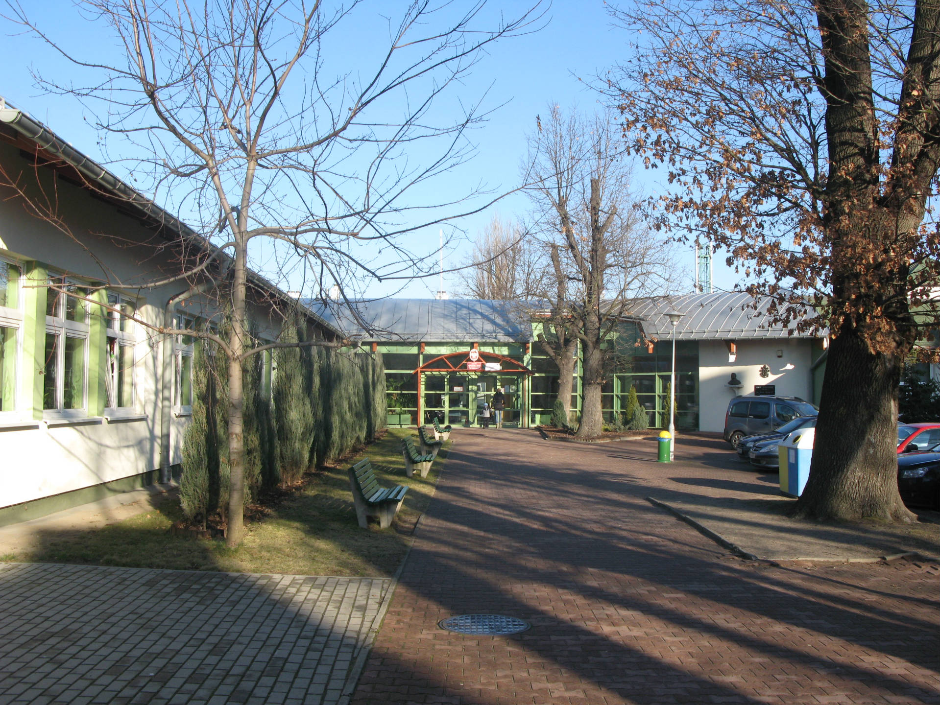 Remont dachu budynku głównego Szkoły Podstawowej Nr 51 przy ul. Eluarda 51-55