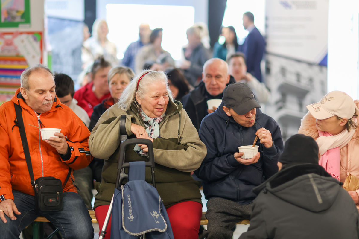 Przedświąteczne Paczki Dobrych Relacji rozdane. Dziś - w hali Grafit