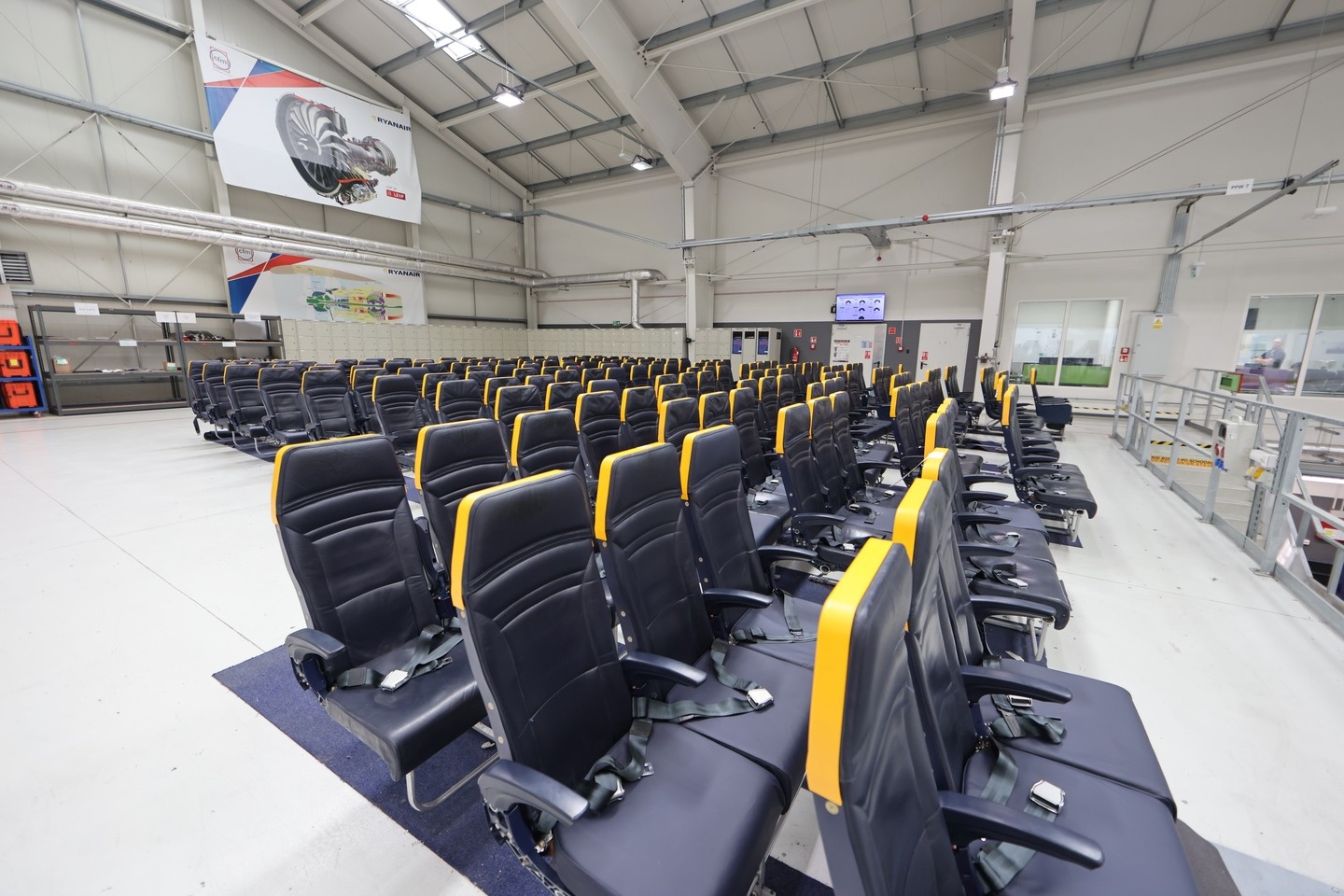 Ryanair dwa razy większy we Wrocławiu. Otworzył drugi hangar do ...