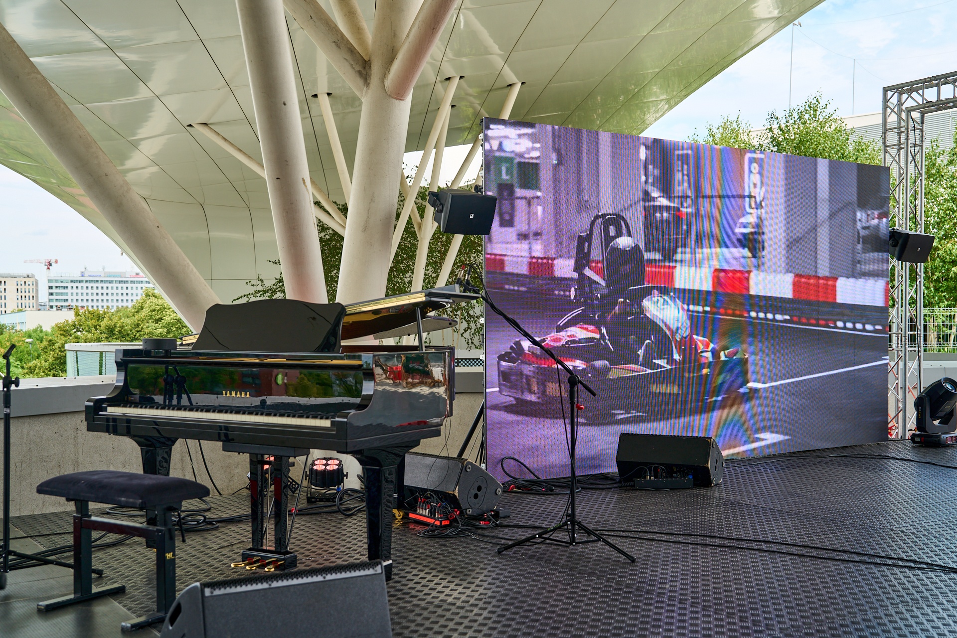 Pitlane Summer Bar na dachu Wroclavii