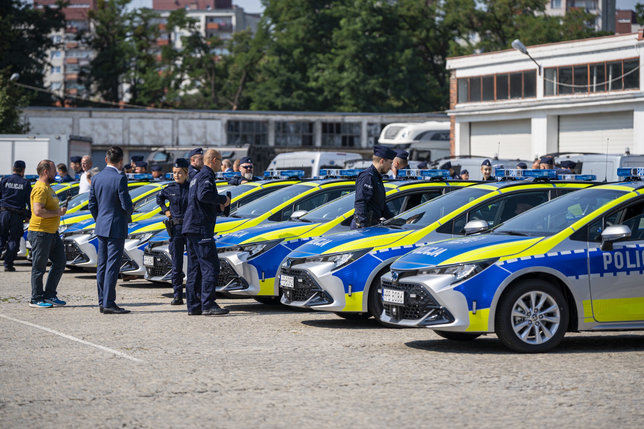 Dolnośląska policja otrzymała nowe samochody hybrydowe
