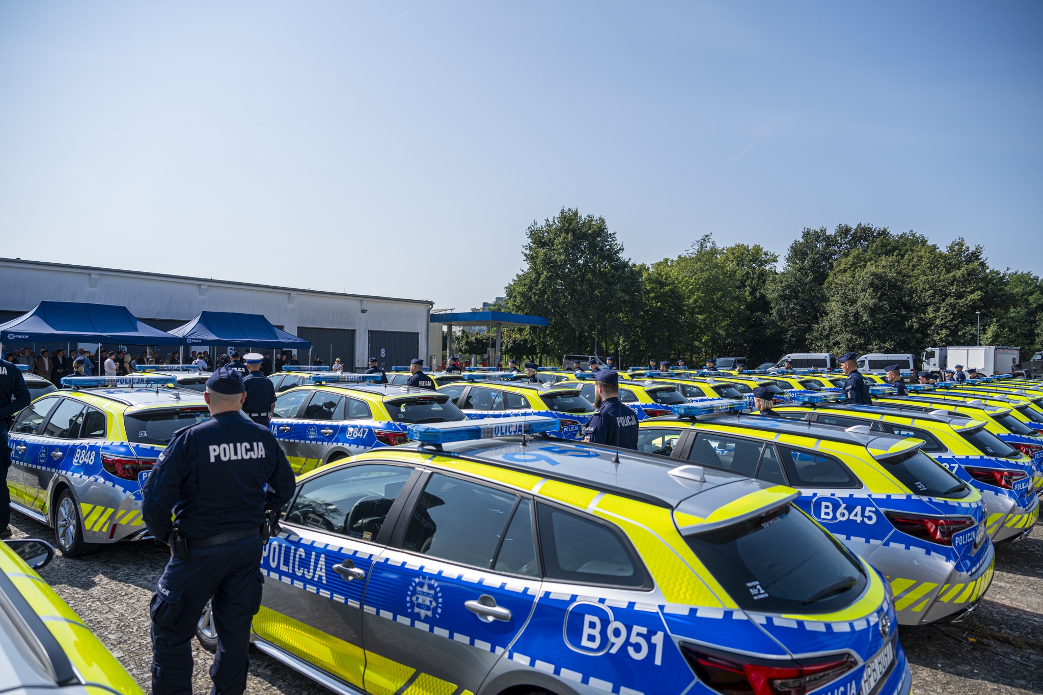 Dolnośląska policja otrzymała nowe samochody hybrydowe