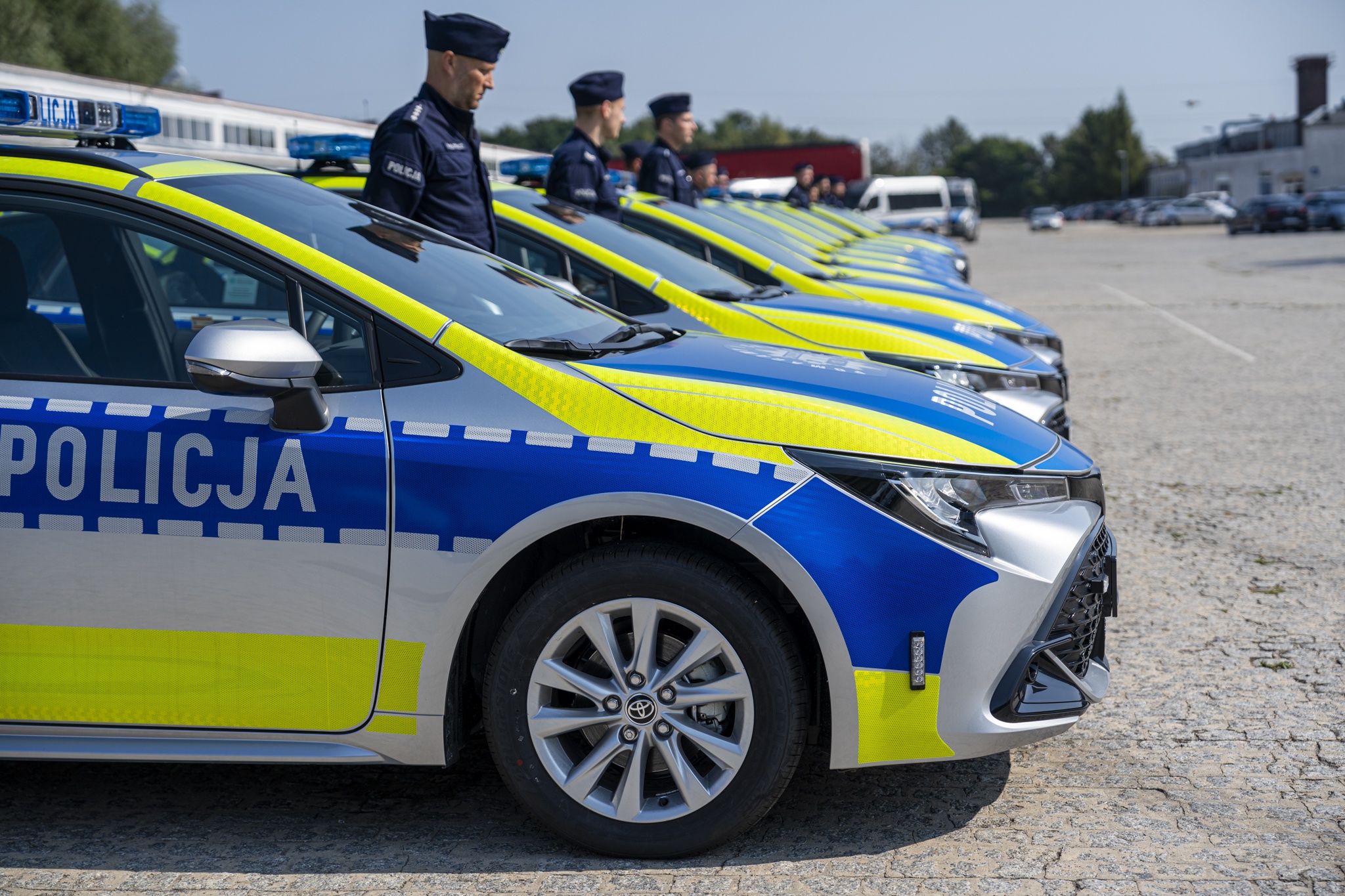 Dolnośląska policja otrzymała nowe samochody hybrydowe