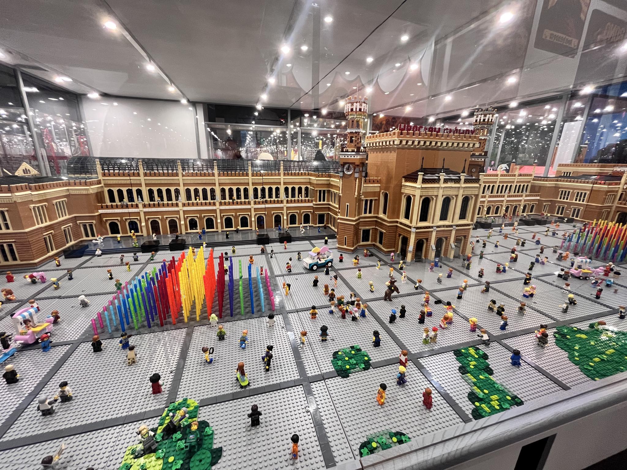 Świat klocków Lego w Sky Tower. Imponujący wrocławski dworzec i Rynek