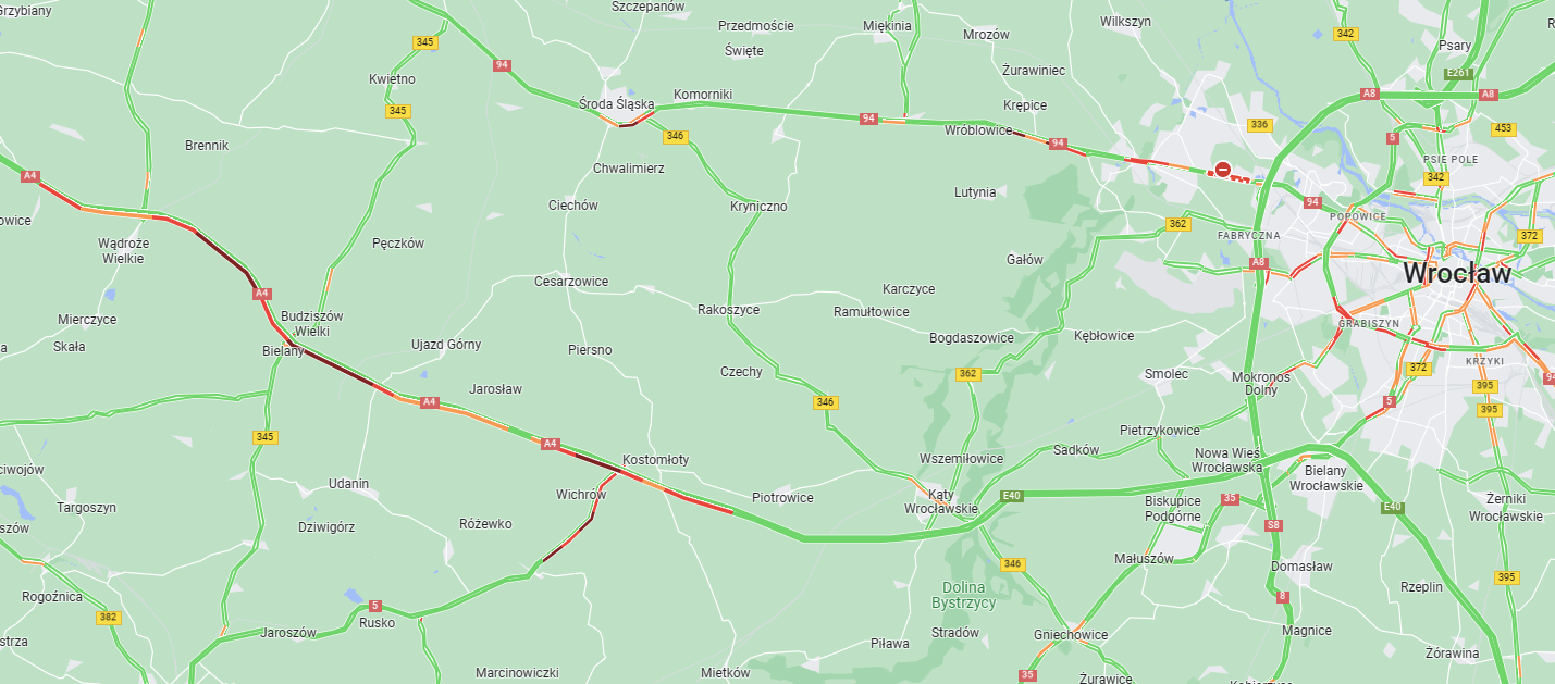 Trzy osobówki zderzyły się na A4. Ruch jednym pasem, spory korek