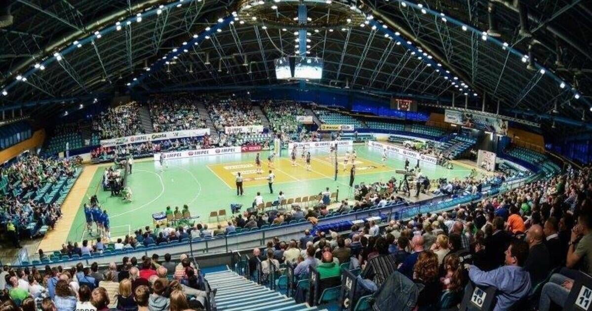 Ponad 1080 m kw nowej podłogi. Wymienili parkiet w Hali Orbita ...