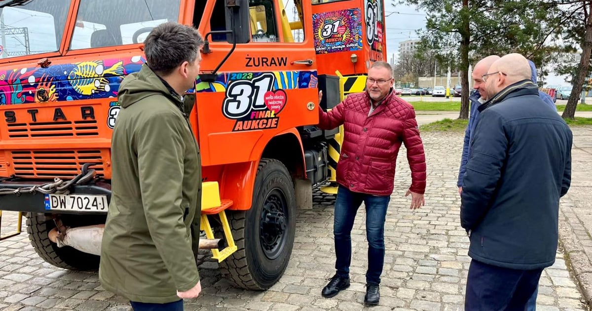 Kultowy dźwig MPK z licytacji WOŚP trafił do nowego właściciela