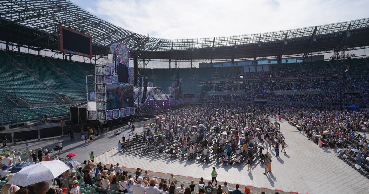 ChwałaMu 2023 na Tarczyński Arena Wrocław. Tłumy na koncercie i modlit ...