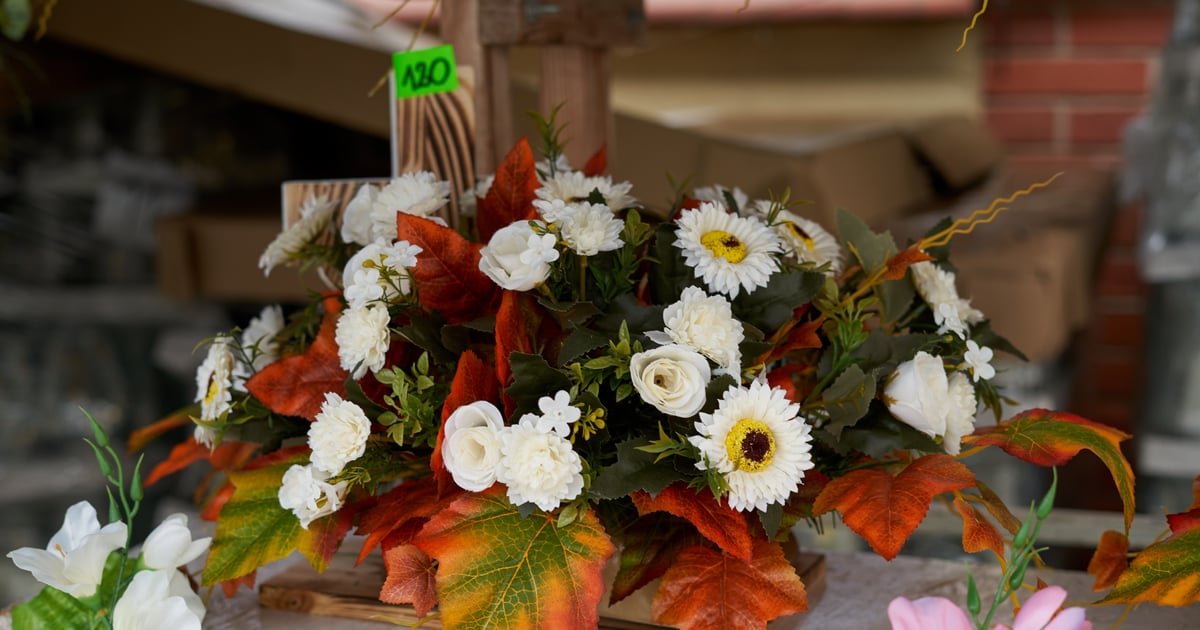 Wszystkich Świętych 2023. Ceny zniczy, stroików i chryzantem we Wrocła... Zdjęcie 62/85