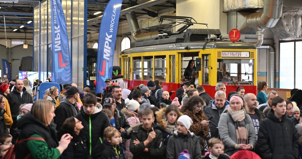 Paczki na zajezdni tramwajowej - milsze święta dla dzieciaków