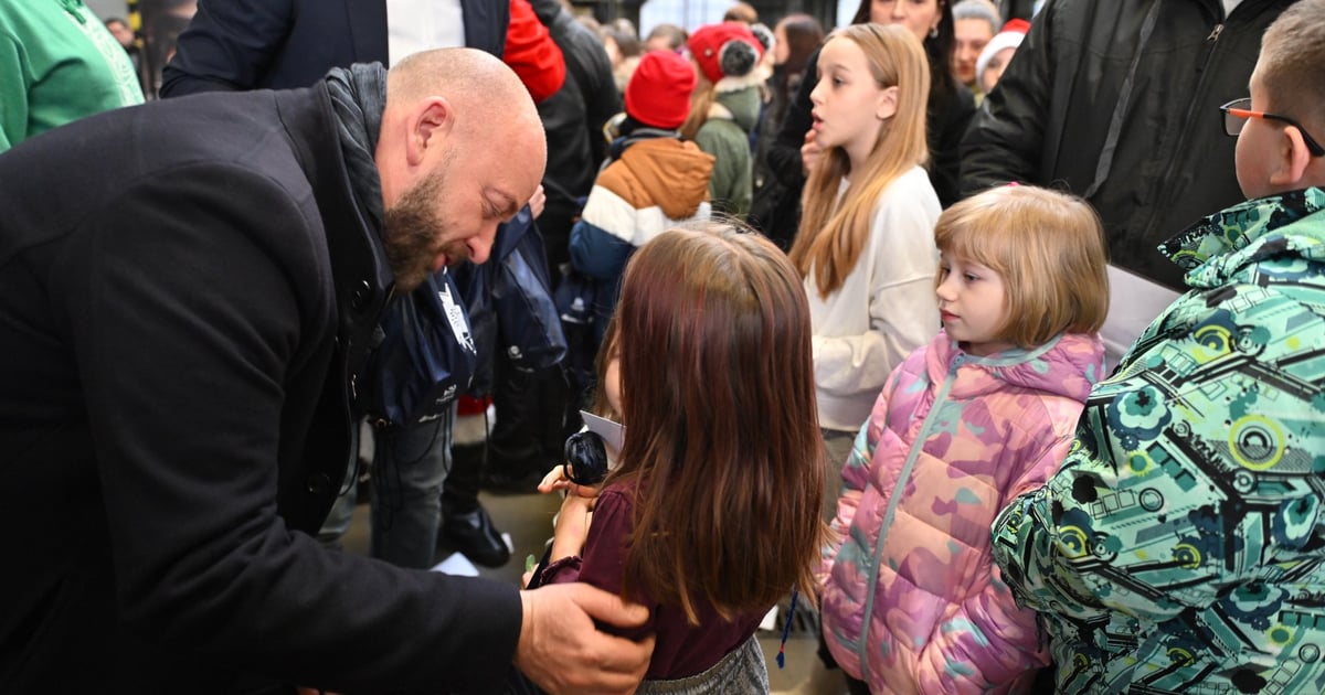 Paczki Dobrych Relacji, barszcz i tramwaje. Tłumy w zajezdni przy Pows... Zdjęcie 11/18