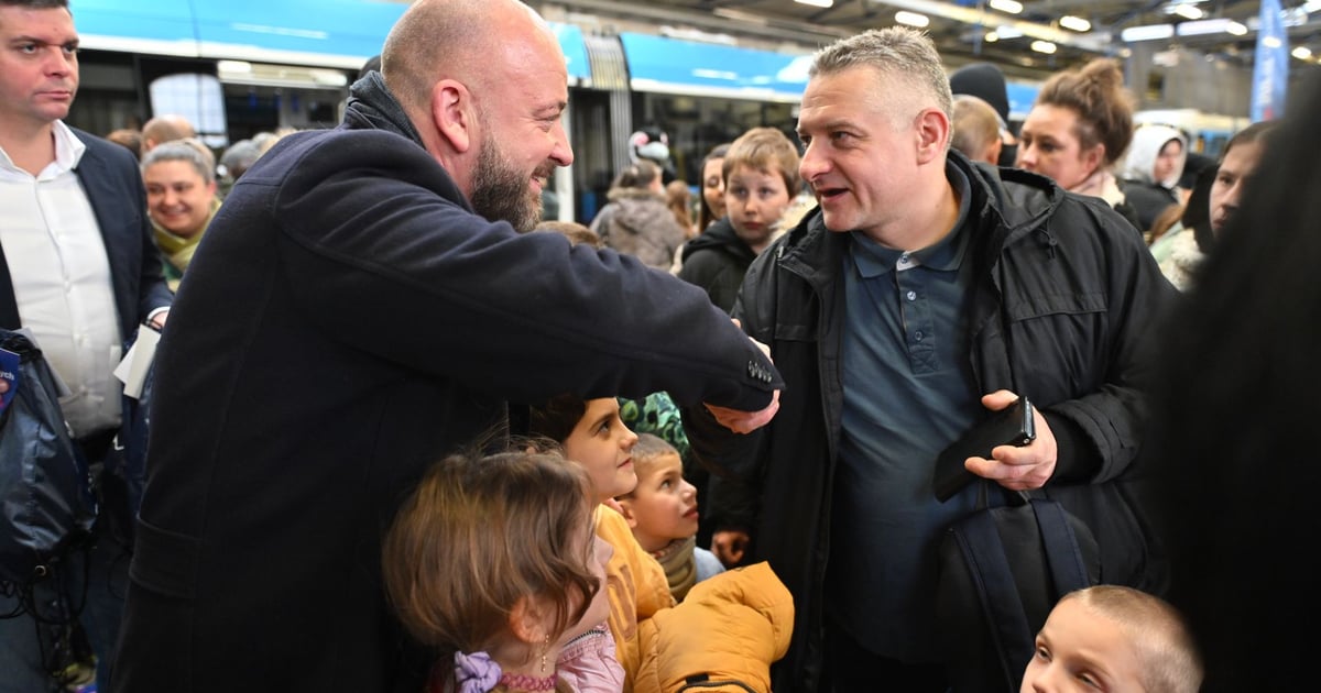 Paczki Dobrych Relacji, barszcz i tramwaje. Tłumy w zajezdni przy Pows... Zdjęcie 14/18