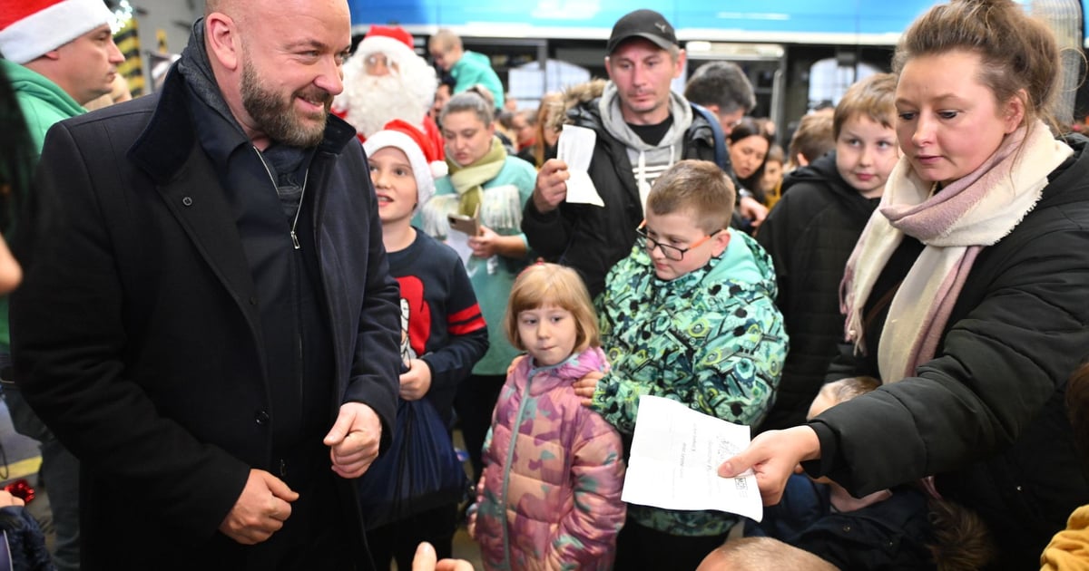 Paczki Dobrych Relacji, barszcz i tramwaje. Tłumy w zajezdni przy Pows... Zdjęcie 15/18