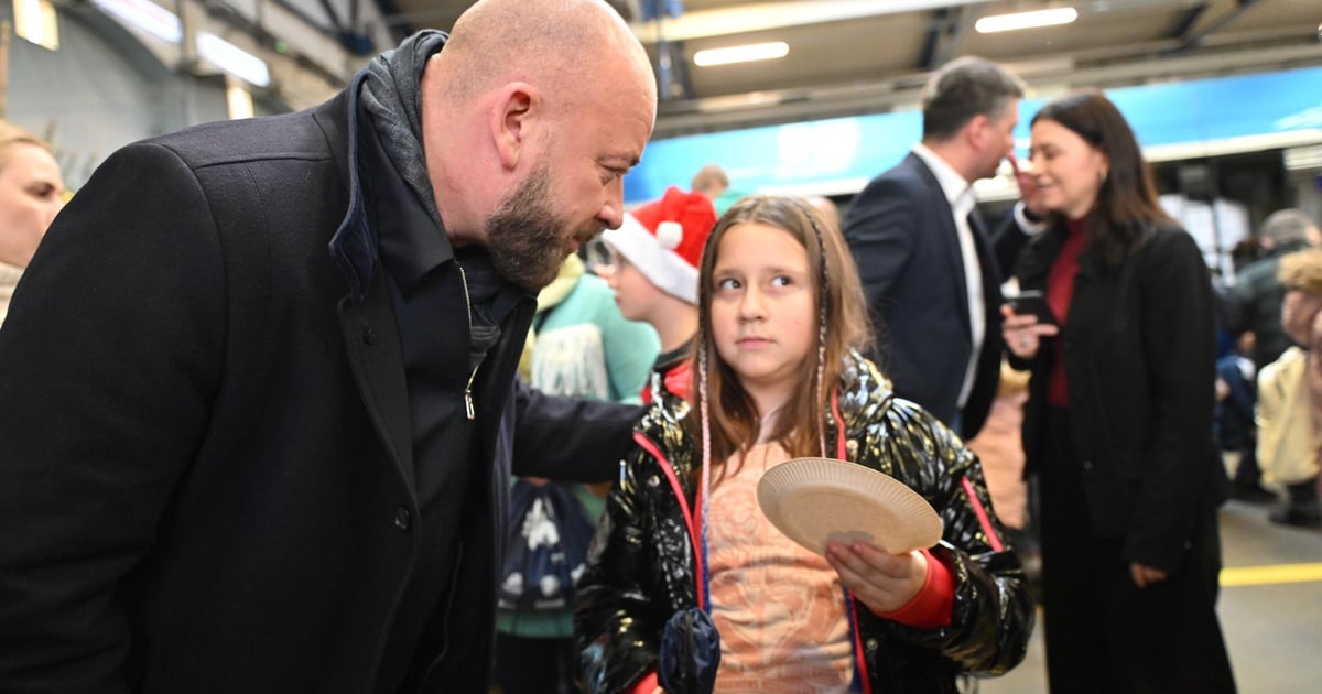 Paczki Dobrych Relacji, barszcz i tramwaje. Tłumy w zajezdni przy Pows... Zdjęcie 16/18