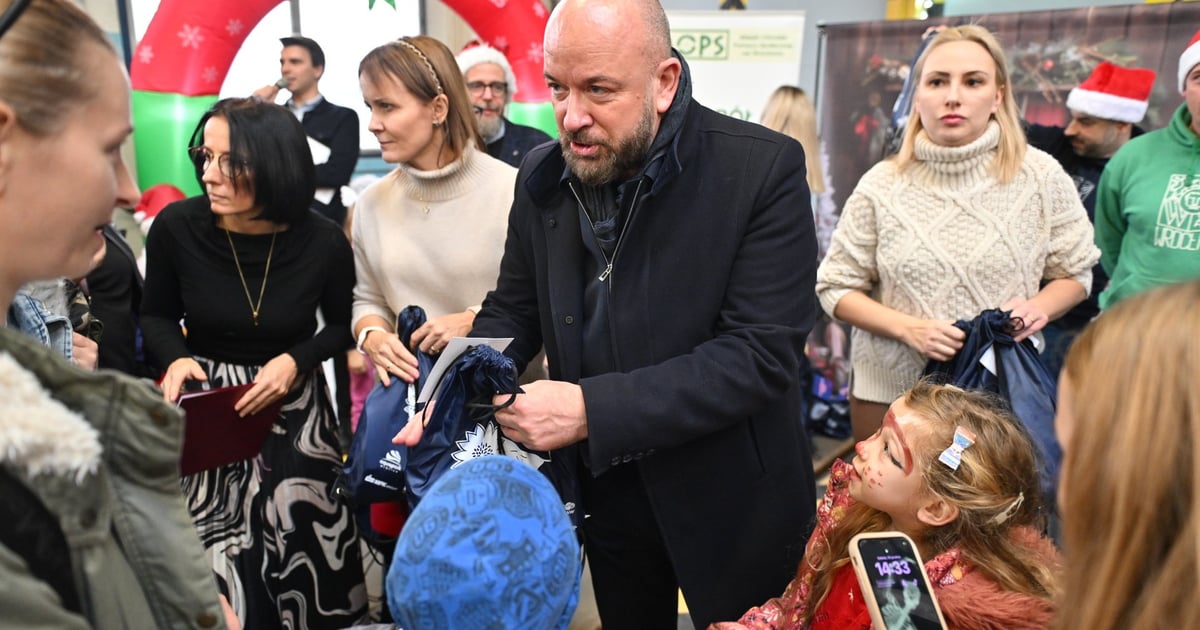 Paczki Dobrych Relacji, barszcz i tramwaje. Tłumy w zajezdni przy Pows... Zdjęcie 17/18