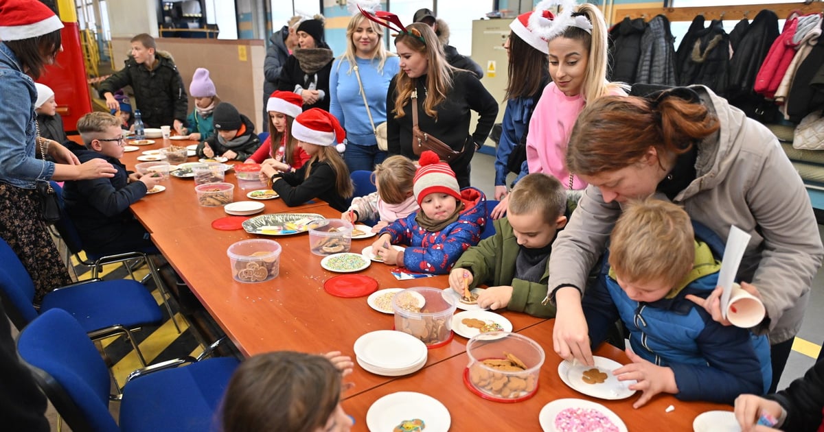 Paczki Dobrych Relacji, barszcz i tramwaje. Tłumy w zajezdni przy Pows... Zdjęcie 1/18