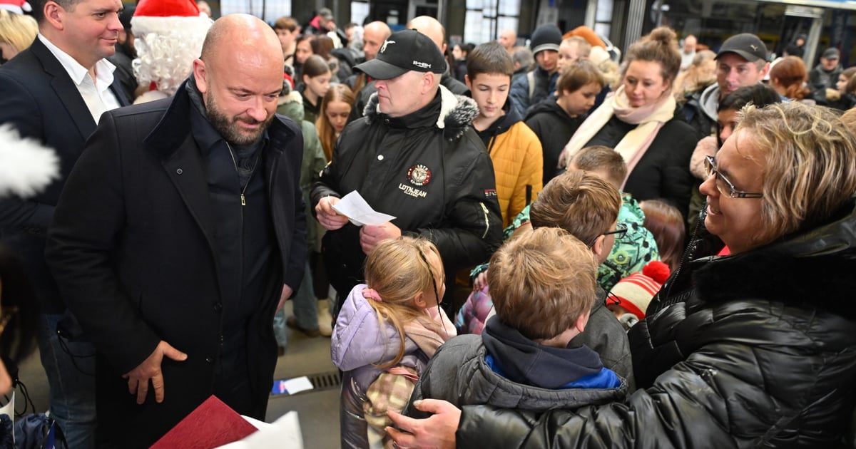 Paczki Dobrych Relacji, barszcz i tramwaje. Tłumy w zajezdni przy Pows... Zdjęcie 6/18