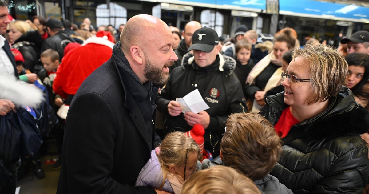 Paczki Dobrych Relacji, barszcz i tramwaje. Tłumy w zajezdni przy Pows... Zdjęcie 9/18