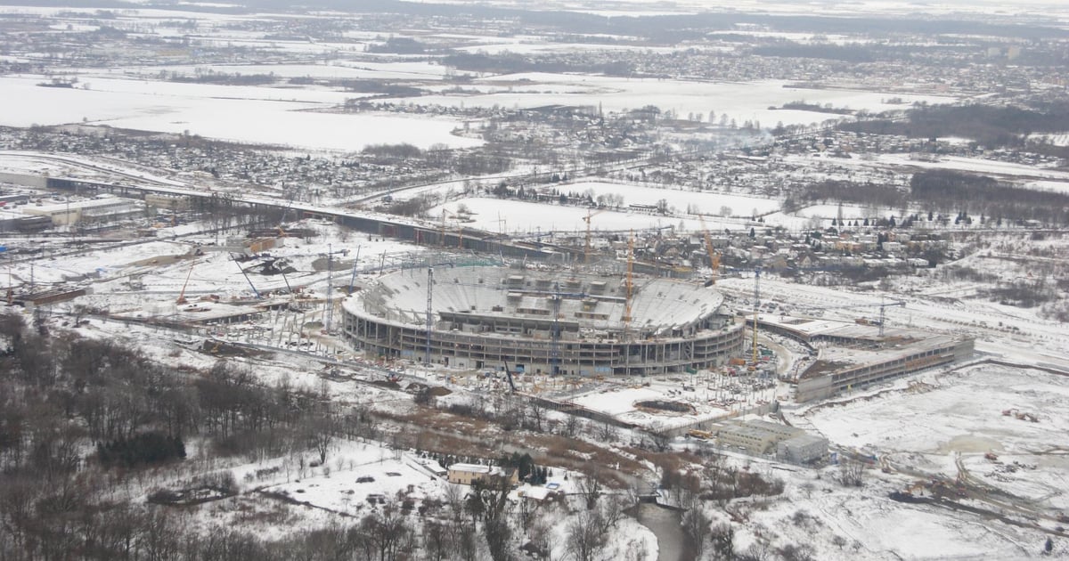 Budowa stadionu Tarczyński Arena na wrocławskich Pilczycach. Zobaczcie ...
