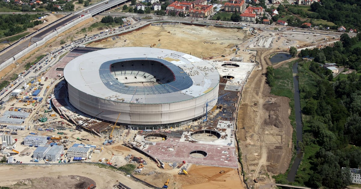 Budowa stadionu Tarczyński Arena na wrocławskich Pilczycach. Zobaczcie ...