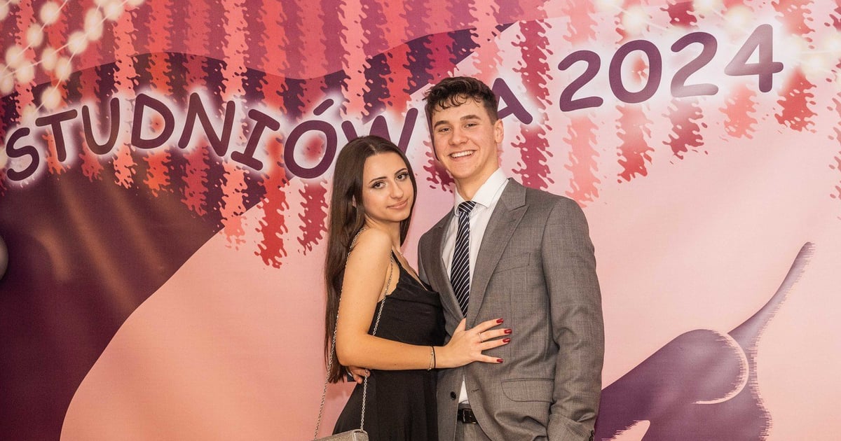 Studniówka X LO im. Stefanii Sempołowskiej już za nami. Uczniowie zacz ...