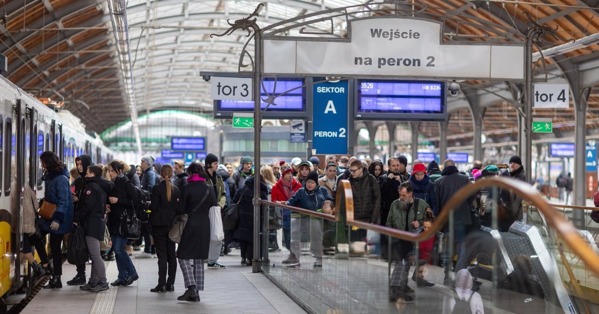 Pociągi, palmiarnia i wystawy. Wrocław Główny to jeden z najciekawszyc... Zdjęcie 48/92