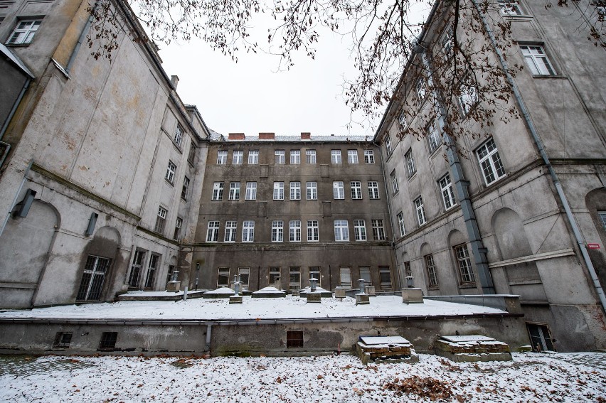 Wrocławianie martwią się o los dawnego szpitala przy Traugutta. Inwest ... Wrocławianie martwią się o los dawnego szpitala przy Traugutta. Inwest ...