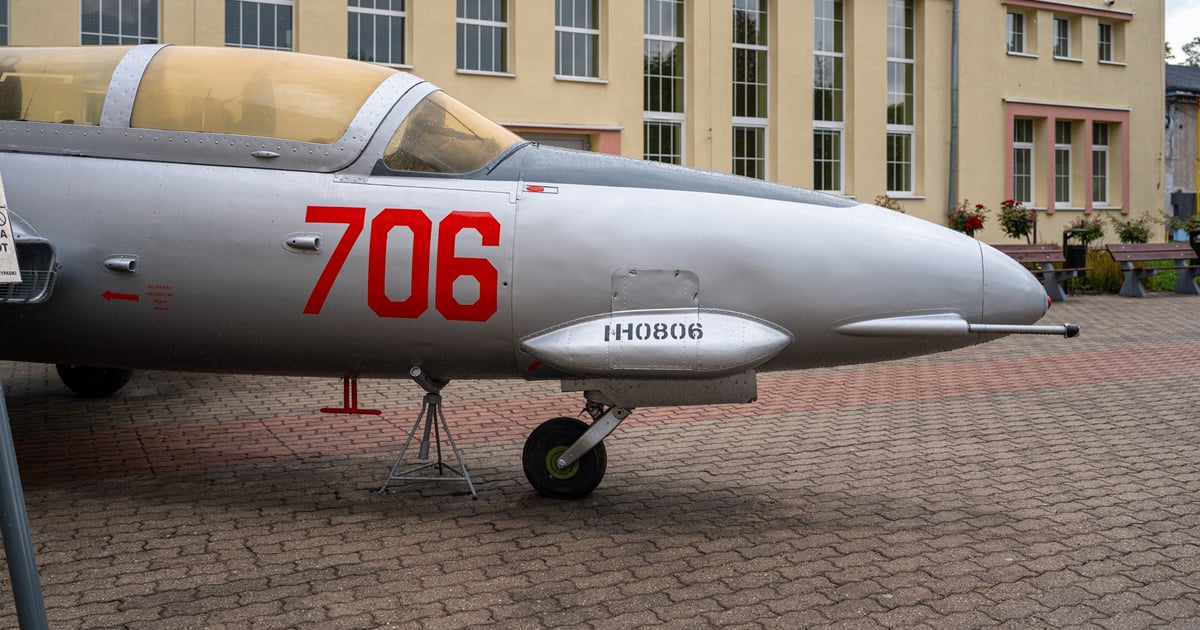 Uczniowie LZN odnowili TS-11 Iskrę, samolot treningowy Polskich Sił Po ...