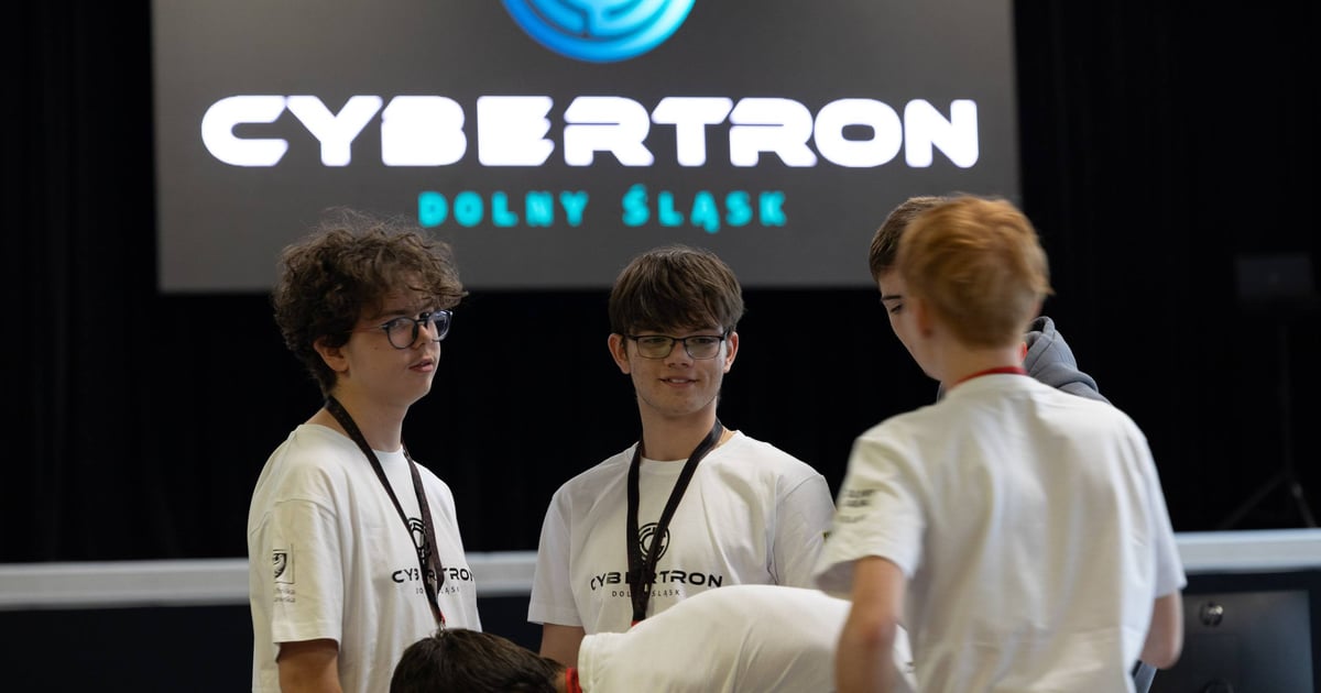 Gra o (cyber)tron: Cybertron 2024 na Politechnice Wrocławskiej ...