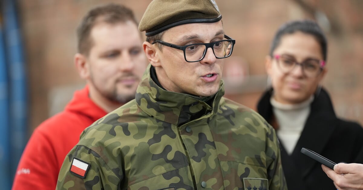 W zajezdni Dąbie pakują Paczki Dobrych Relacji. Ty też możesz pomóc! ... Zdjęcie 7/14