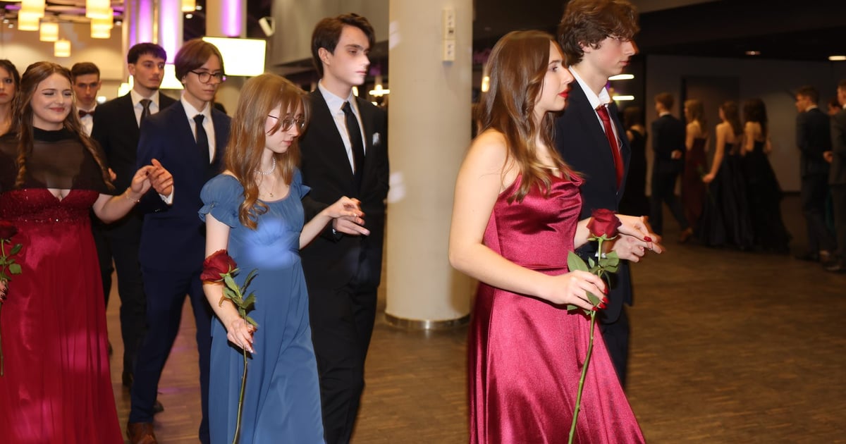 Studniówki 2025: uczniowie VII LO im. K. K. Baczyńskiego bawili się na ...