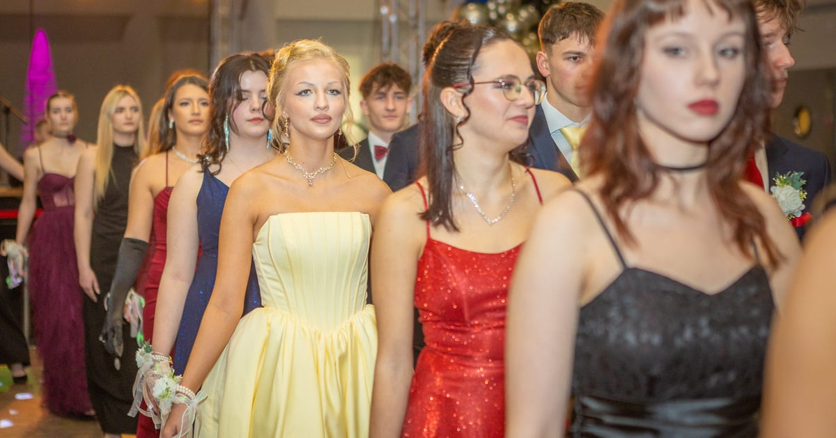 Pięknie i z klasą! Studniówka X LO we Wrocławiu na zdjęciach... Zdjęcie ...