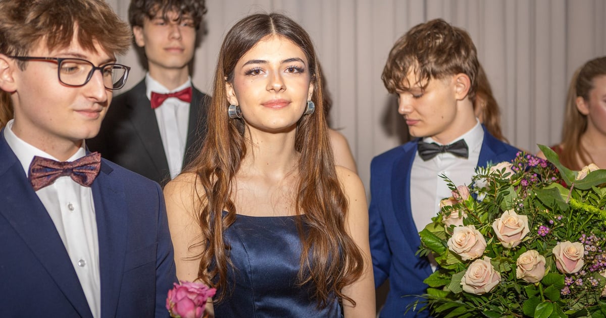 Pięknie i z klasą! Studniówka X LO we Wrocławiu na zdjęciach... Zdjęcie ...