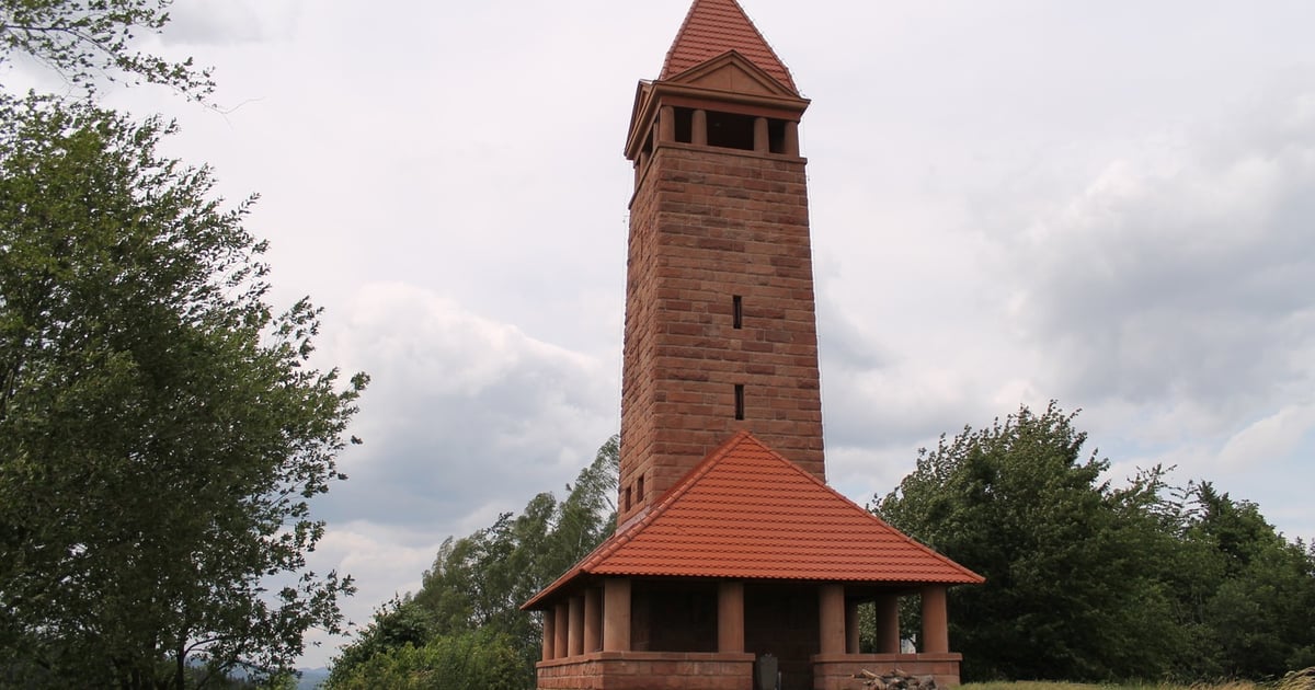 Odwiedź cztery niezwykłe wieże widokowe Wzgórz Włodzickich... Zdjęcie 7/14