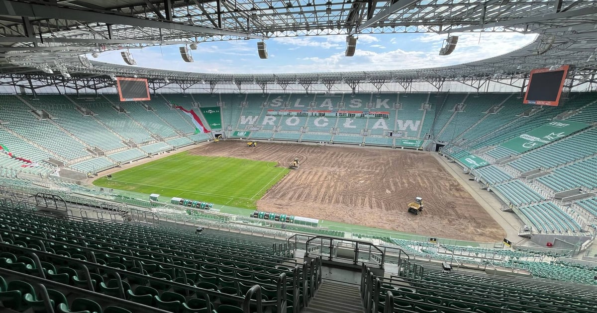 Tarczyński Arena bez murawy. Trwa jej wymiana [ZDJĘCIA]... Zdjęcie 12/21