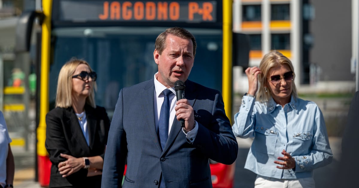 Przejechaliśmy nową trasą autobusową na Jagodno. Zajęło to tylko parę ...