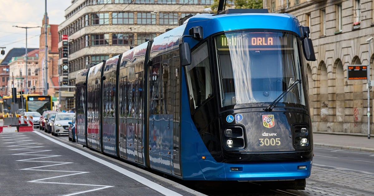 Koniec przebudowy przystanku Arkady (Capitol) | ZDJĘCIA