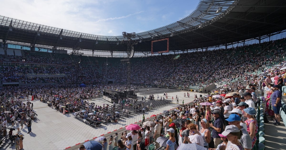 ChwałaMu 2023 na Tarczyński Arena Wrocław. Tłumy na koncercie i modlit ...