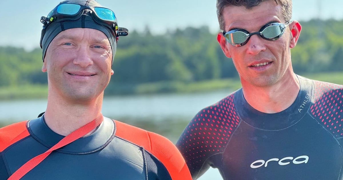 Adrian Kostera zbliża się do końca części pływackiej wyzwania 365 Tria ...