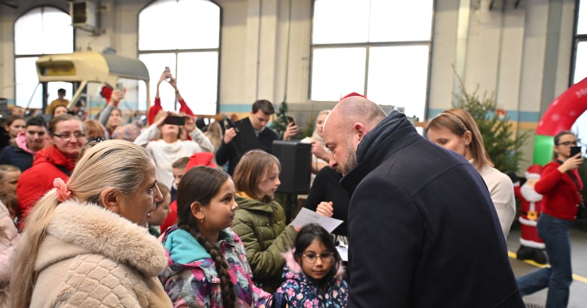 Paczki Dobrych Relacji, barszcz i tramwaje. Tłumy w zajezdni przy Pows... Zdjęcie 5/18