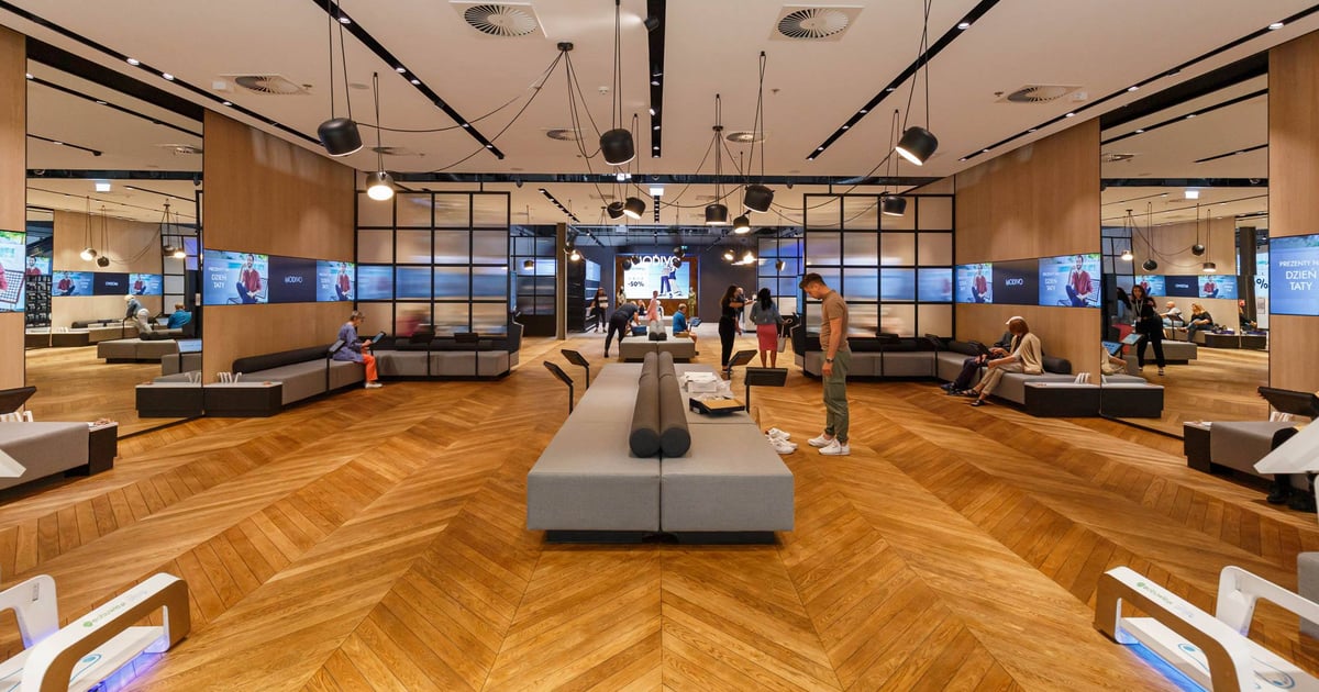 Robot pomagający w zakupach, interaktywna przymierzalnia i kultowa mar ...