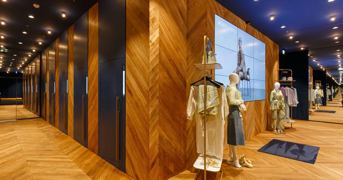 Robot pomagający w zakupach, interaktywna przymierzalnia i kultowa mar ...